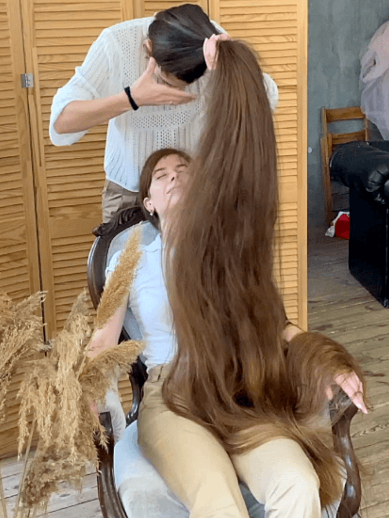 VIDEO - Ultra long hair play deluxe