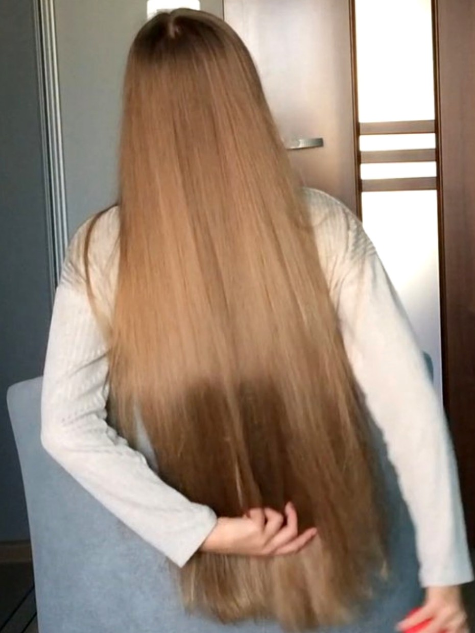 VIDEO - Extreme ponytail play and display (part 2)