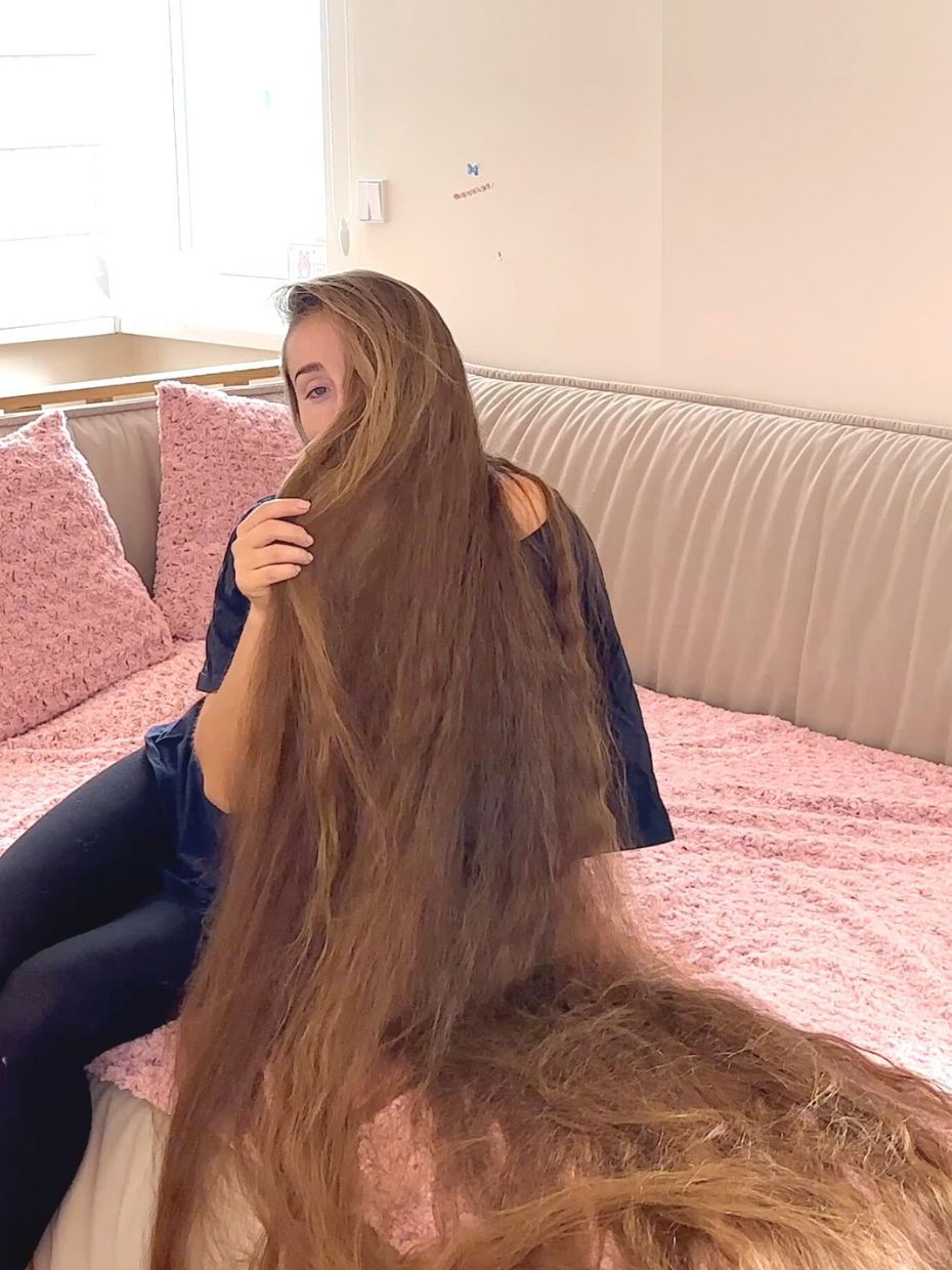 VIDEO - Floor length hair play passion