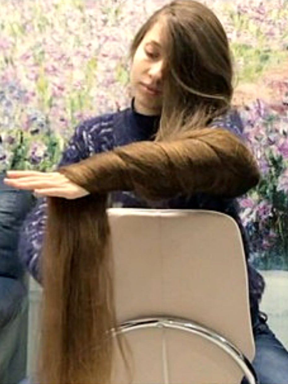 VIDEO - Christina's crimped hair