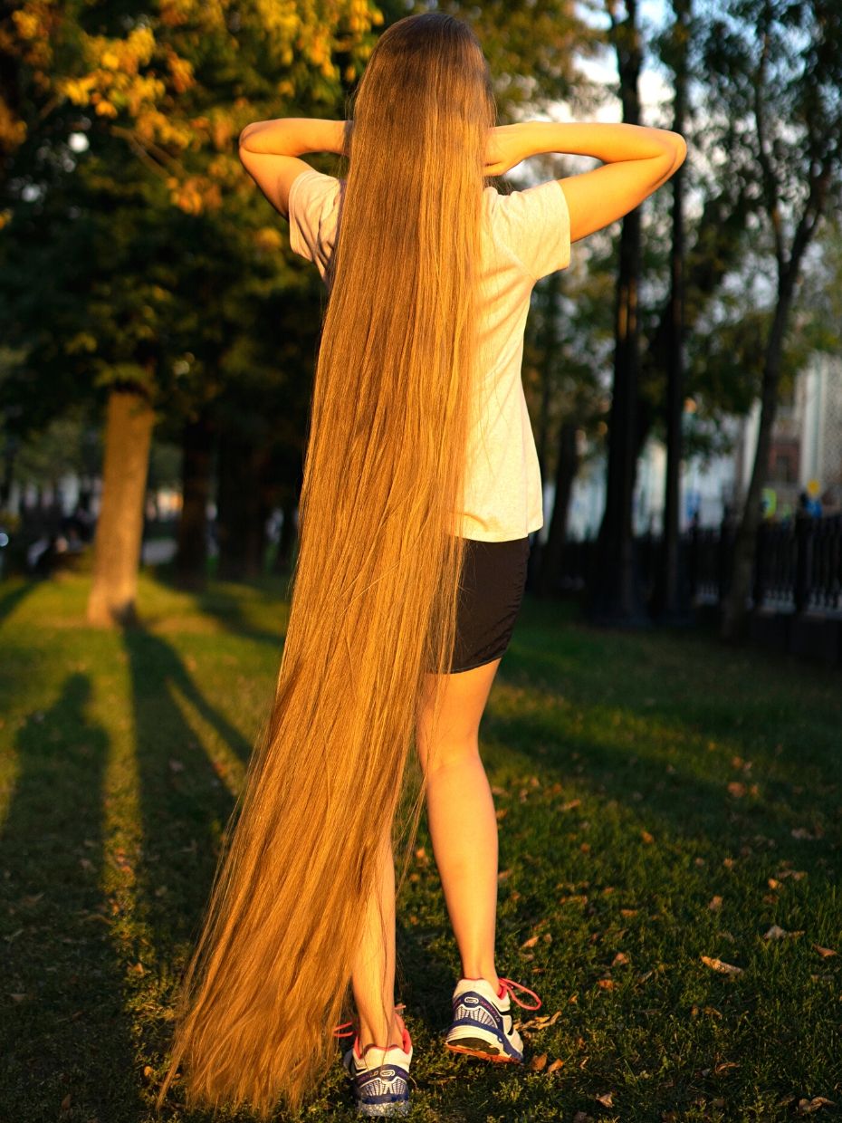 Video Brushing Long Hair In Front Of Her Face