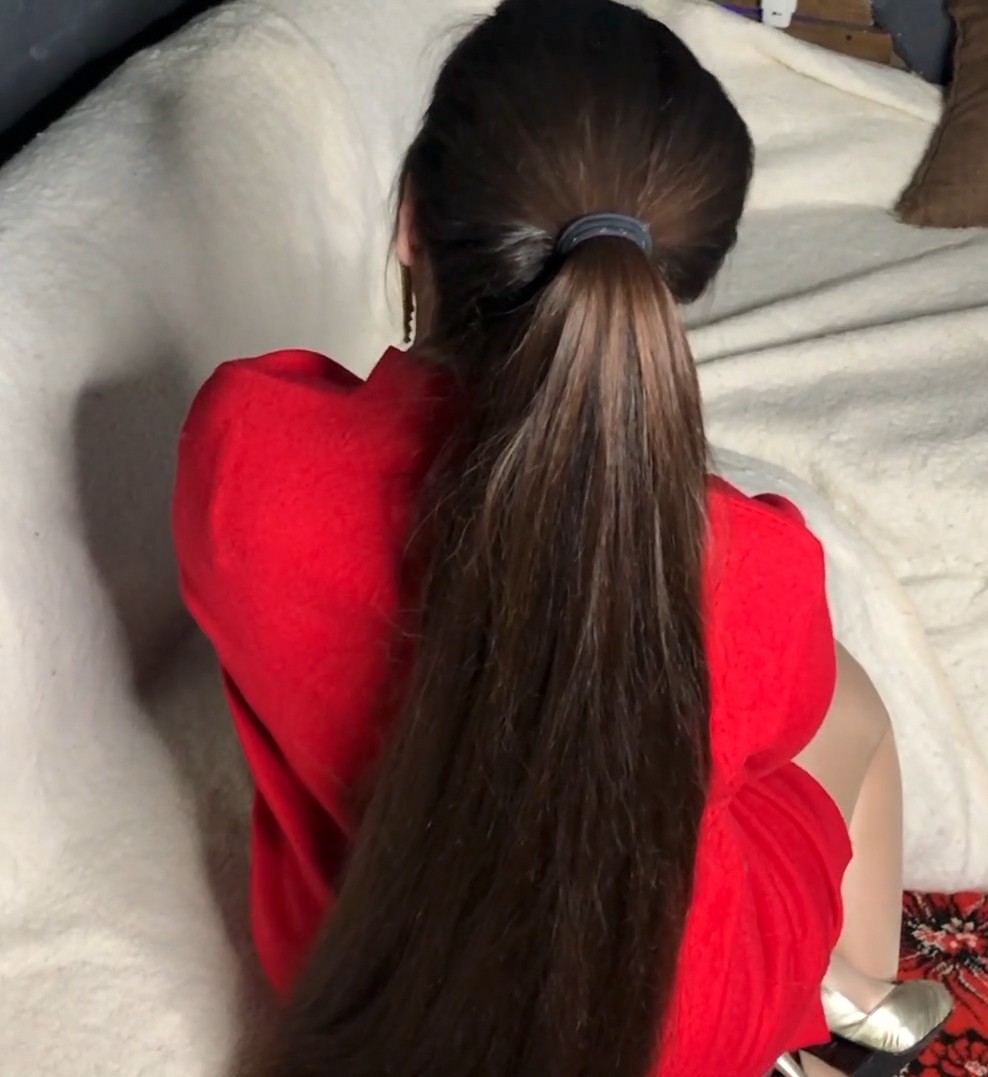VIDEO - Heavy ponytails