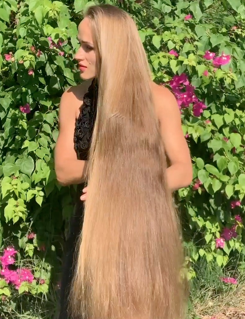 VIDEO - Alina's extreme long hair workout