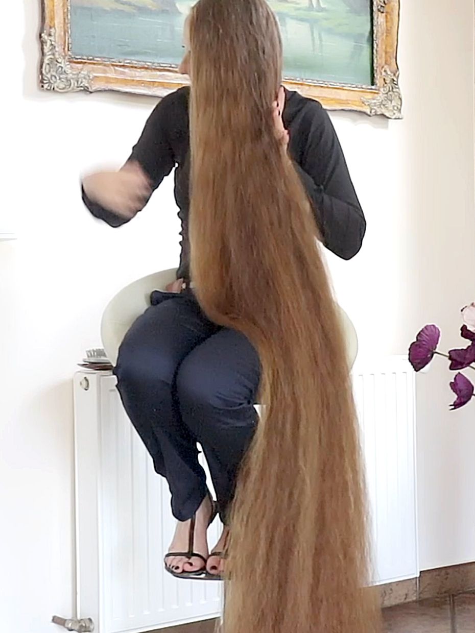 VIDEO - World's longest braid