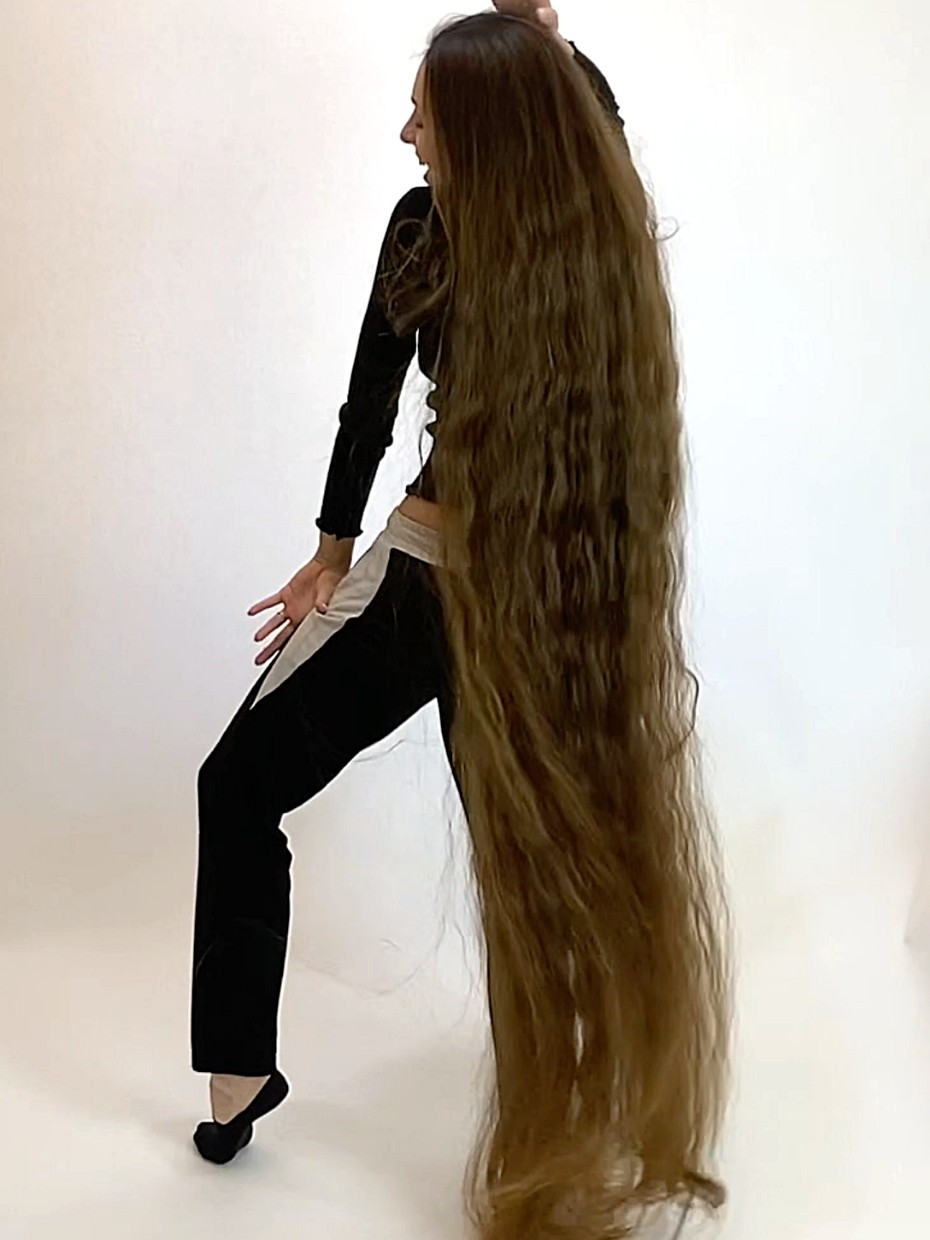 VIDEO - Longest hair dance