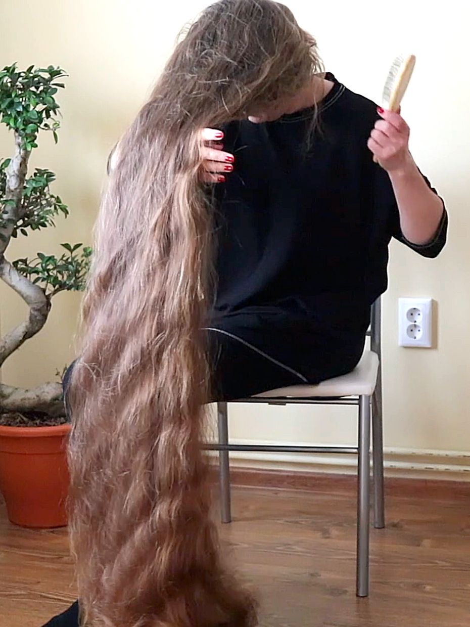 VIDEO - Floor length hair fun