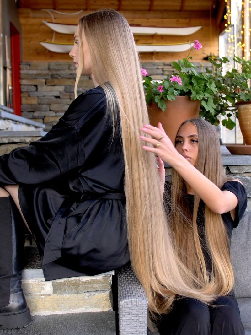 PHOTO SET - Triple long hair in motion photoshoot