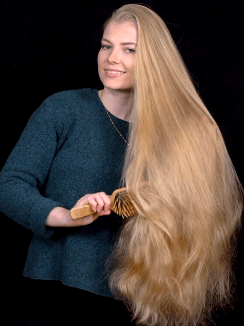 VIDEO - Outstanding long hair display