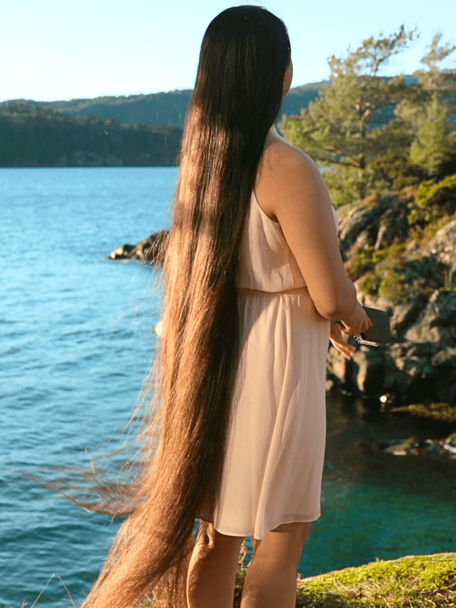 VIDEO - Julia's hairstyles by her mom