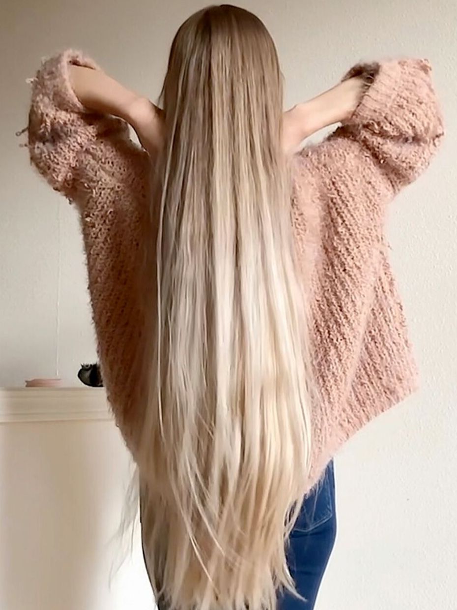 VIDEO - Rapunzel's soft hair by the pool