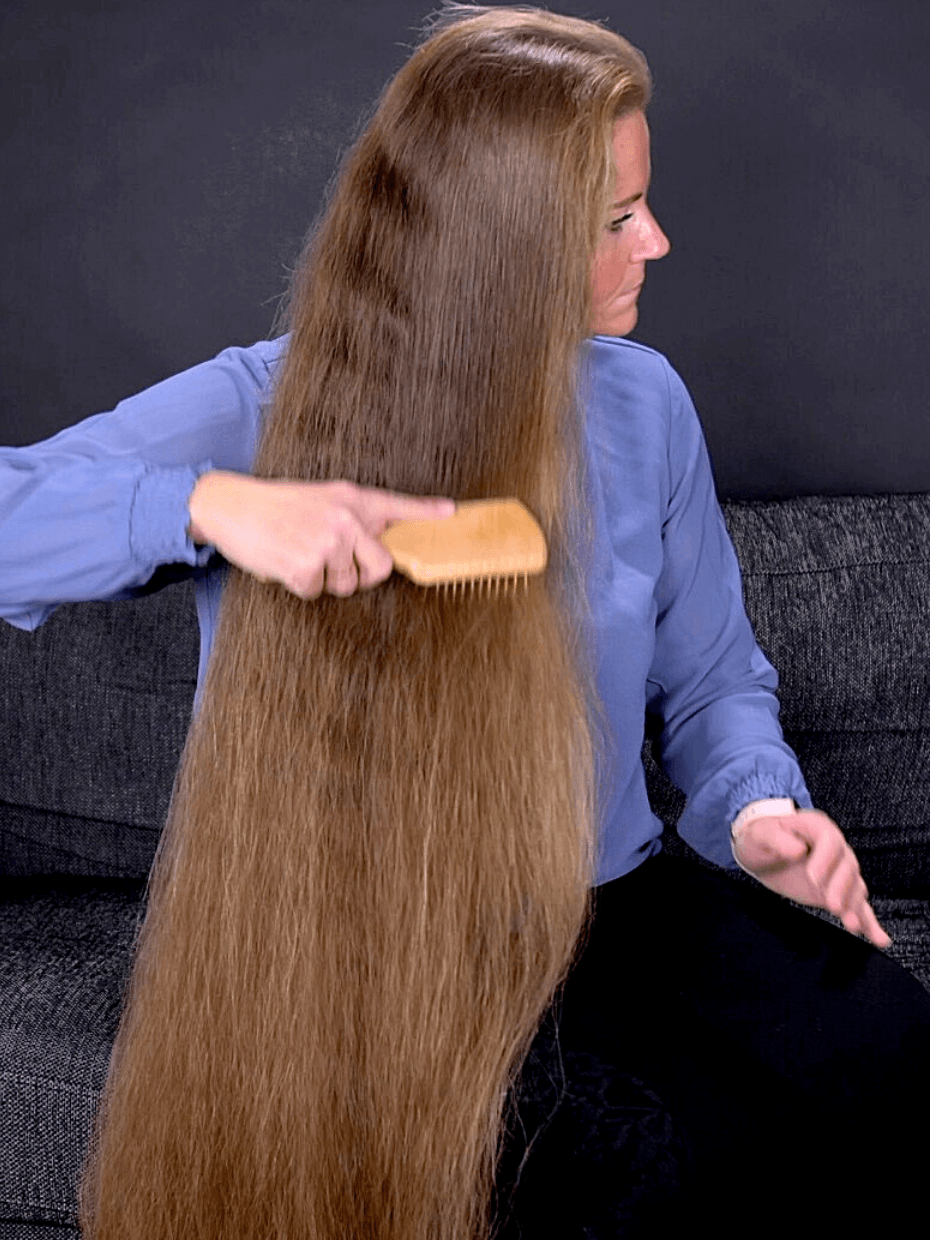 VIDEO - Extreme calf length hair covering and hair pla