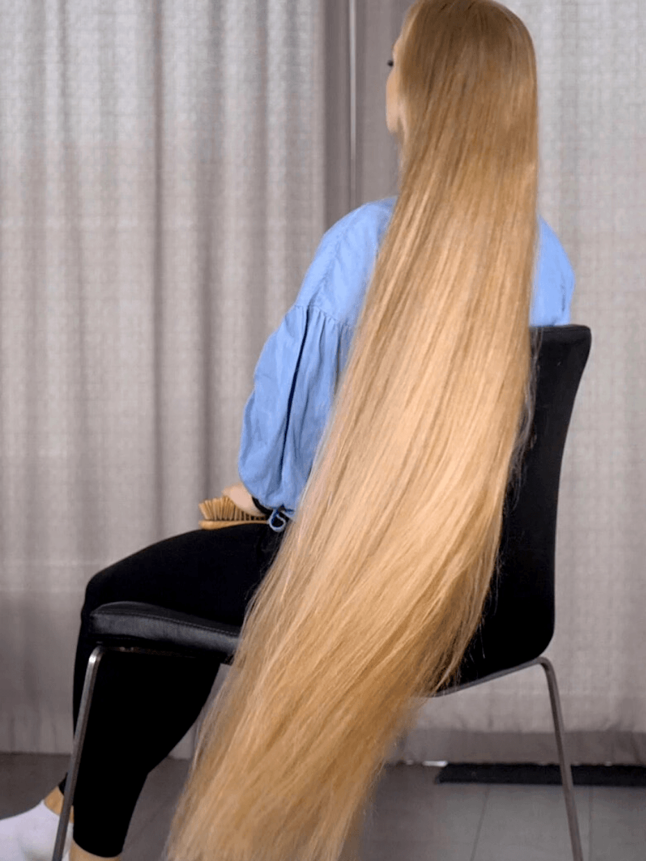 VIDEO - Incredible hair show by the water