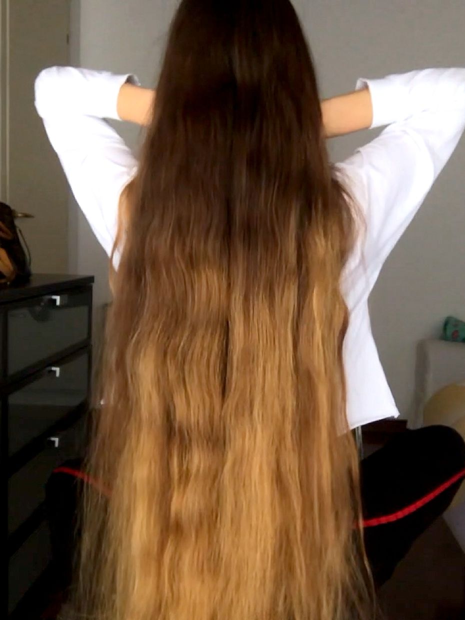 VIDEO - A mass of thick hair
