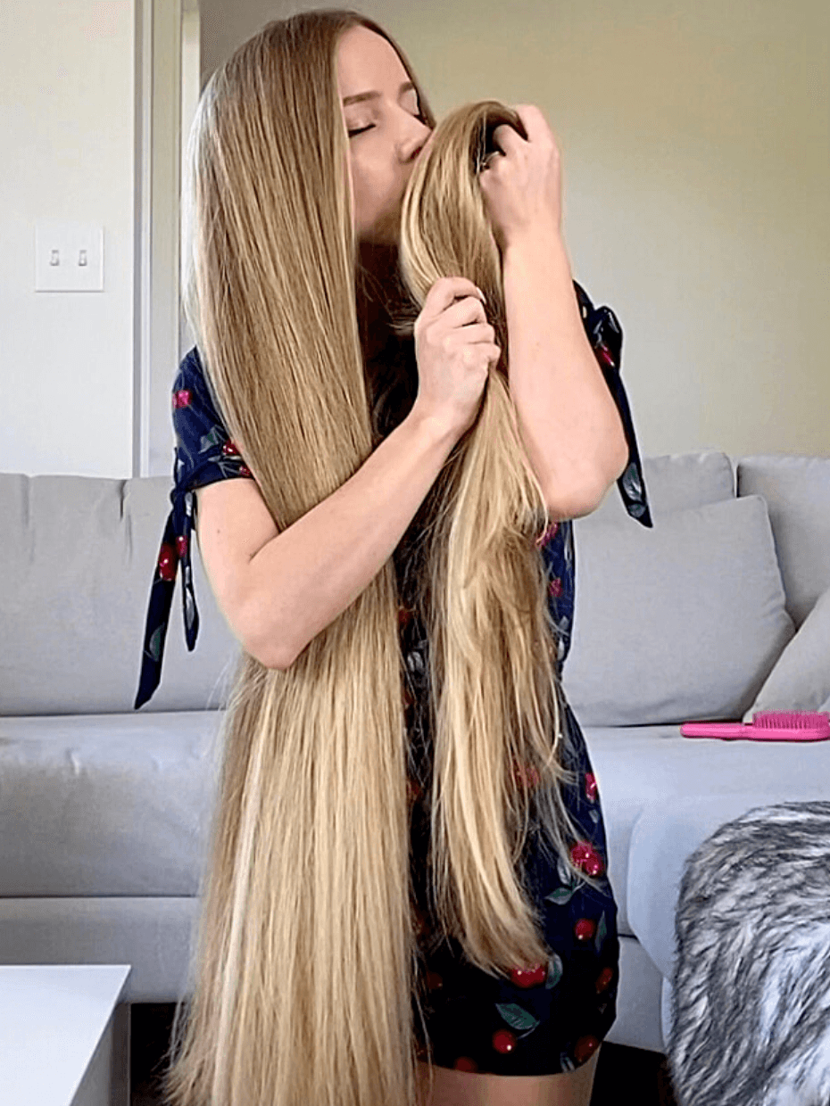 VIDEO - Ultimate floor length hair play