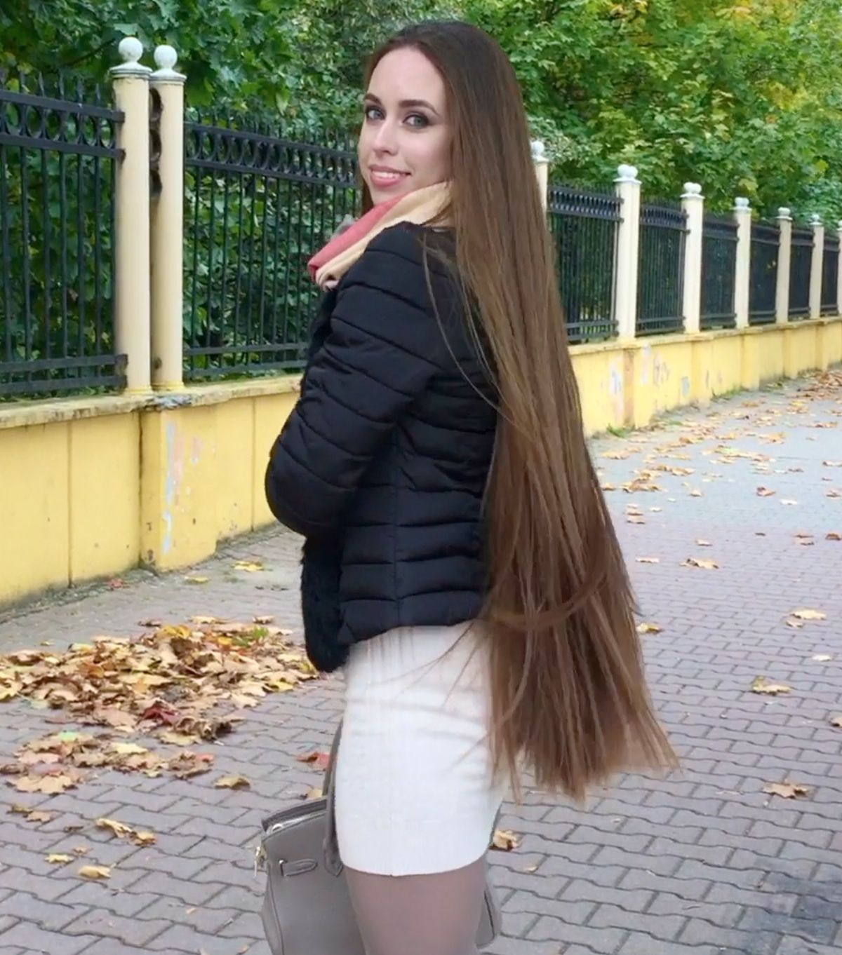 Video Extreme Long Hair Display In Sofa 5061