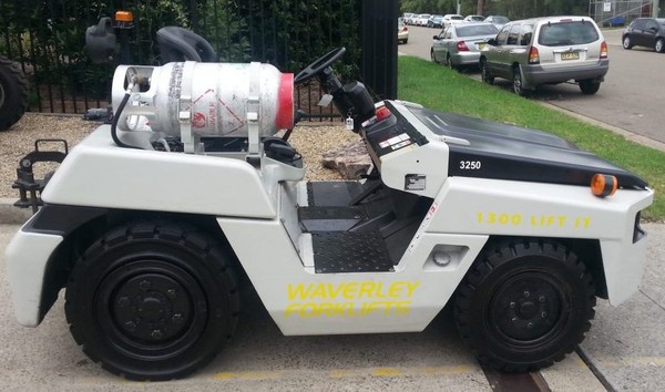Toyota Towing Tractor Type 2TD20, 2TD25, 2TG20, 2TG25