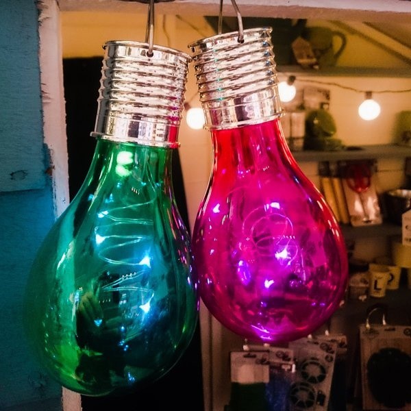 D.I.Y. FLOATING LIGHT BULB ILLUSION